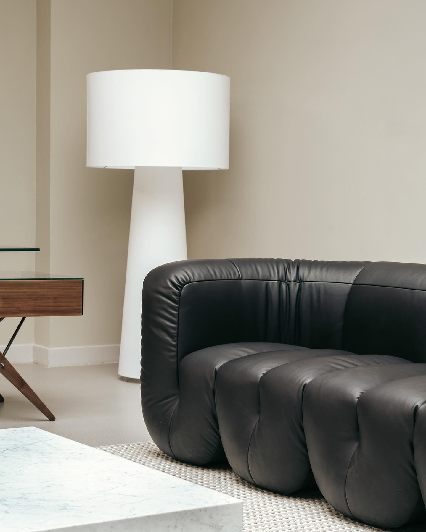 Big Shadow Floor Light — Mooiehome