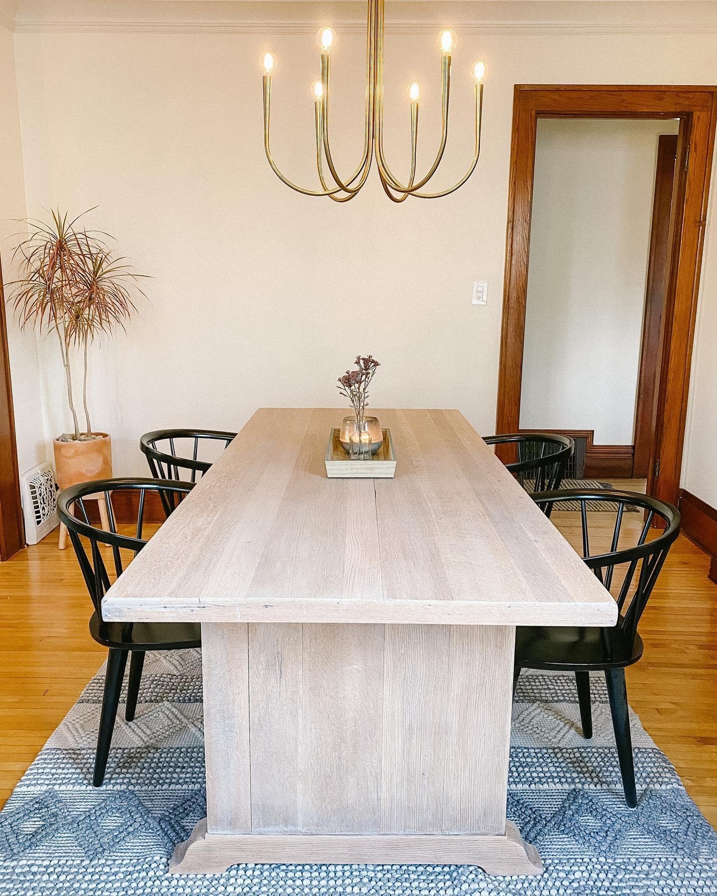 Swoop Arm Chandelier — Mooiehome